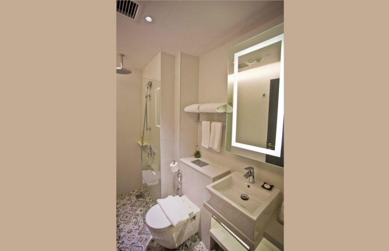 Deluxe Double Room – One Double Bed – The Quay Hotel